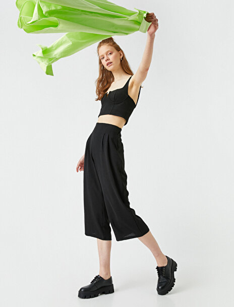 Koton Kadın Yüksek Belli Bol Kısa Paçalı Culotte Pantolon