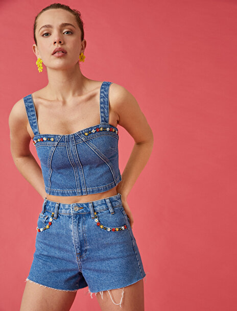 Koton Kadın Çiçek İşlemeli Kot Şort Boncuk Nakışlı