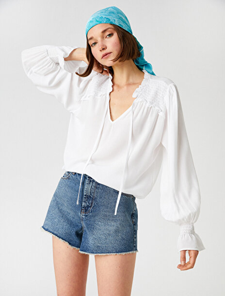 Koton Kadın Gipe Detaylı Bluz V Yaka Balon Kollu