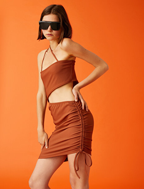 Koton Kadın Mini Elbise Pencere Detaylı İnce Askılı Büzgülü