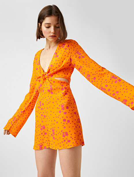 Koton Kadın Çiçekli Tulum Mini Uzun Çan Kol Pencere Detaylı