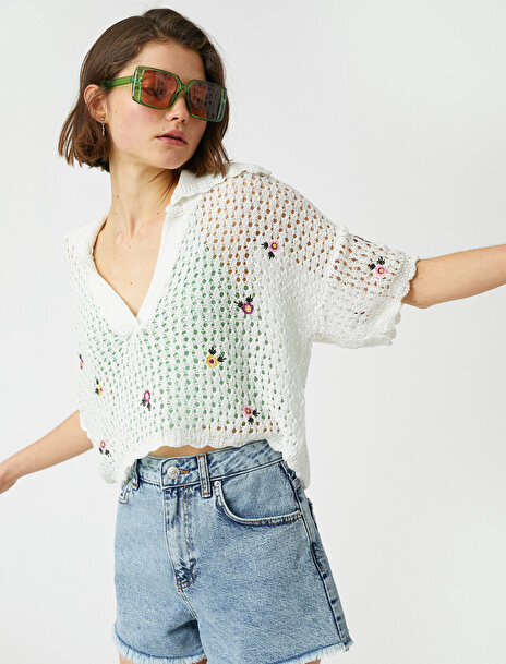 Koton Kadın Crop Örgü Tişört İşlemeli V Yaka