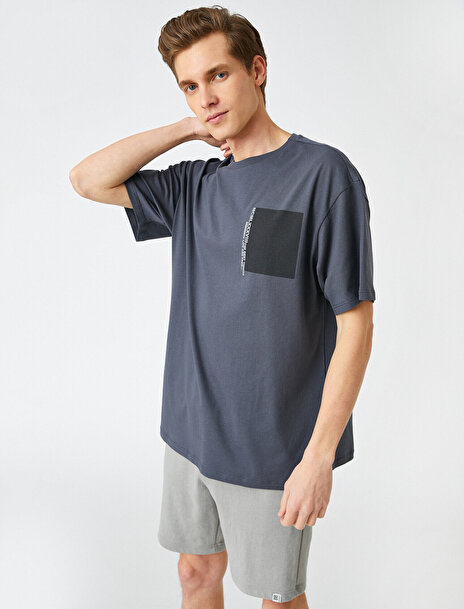 Koton Erkek Oversize Cepli Tişört Koton Erkek Oversize Cepli Tişört