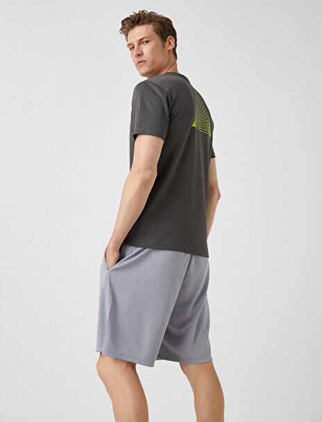 Koton Erkek Sırt Baskılı Tişört Bisiklet Yaka