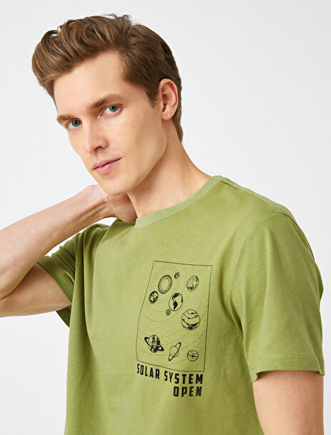 Koton Erkek Güneş Sistemi Baskılı Tişört
