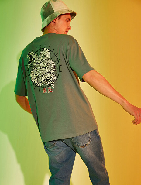 Koton Erkek Oversize Arkası Baskılı Tişört