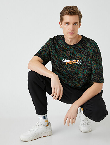 Koton Erkek Kamuflaj Baskılı Oversize Tişört