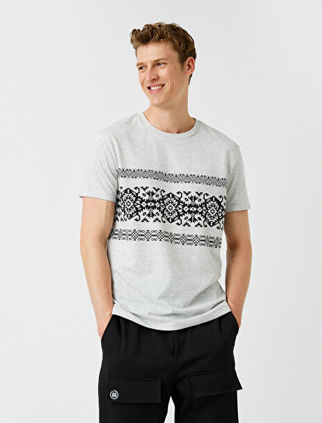 Koton Erkek Etnik Desenli Tişört