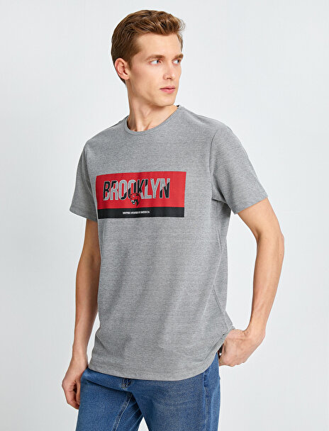 Koton Erkek Brooklyn Baskılı Tişört