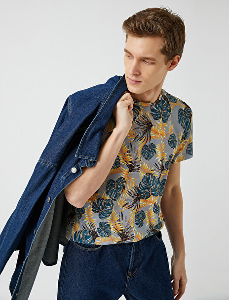 Koton Erkek Standart Fit Yaprak Baskılı Tişört