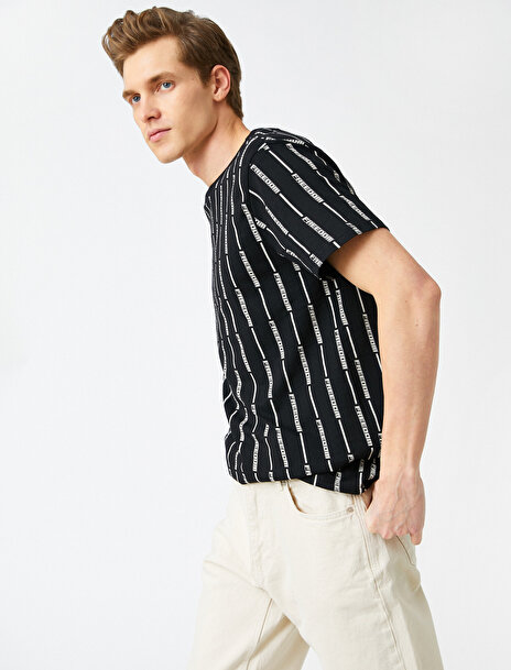 Koton Erkek Şerit Baskılı Tişört Koton Erkek Şerit Baskılı Tişört