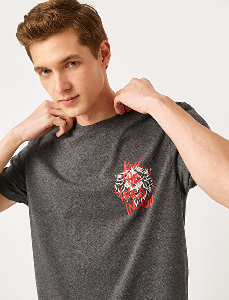 Koton Erkek Standart Fit Aslan Baskılı Tişört