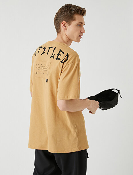 Koton Erkek Sırt Baskılı Oversize Tişört Koton Erkek Sırt Baskılı Oversize Tişört