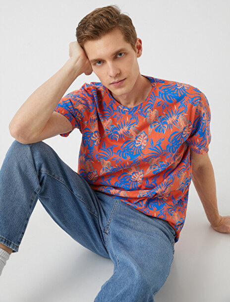 Koton Erkek Yaprak Desenli Tişört