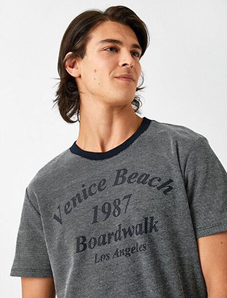 Koton Erkek Baskılı Nakışlı Tişört