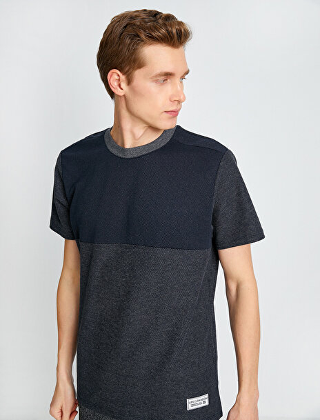 Koton Erkek Regular Fit Etiketli Tişört Koton Erkek Regular Fit Etiketli Tişört