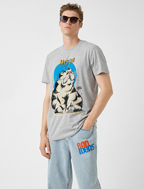 Koton Erkek Emirhan Perker X Koton Karikatür Baskılı Tişört Koton Erkek Emirhan Perker X Koton Karikatür Baskılı Tişört