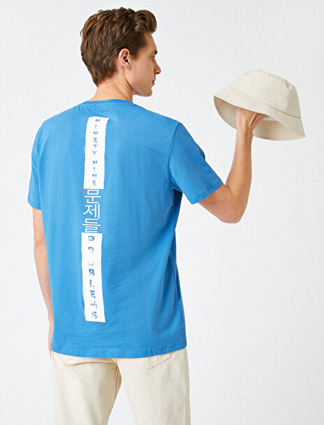 Koton Erkek Arkası Baskılı Tişört