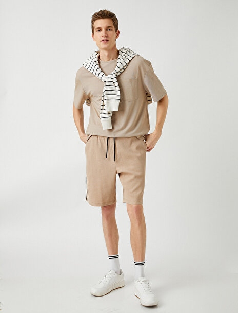 Koton Erkek Dokulu Şeritli Şort