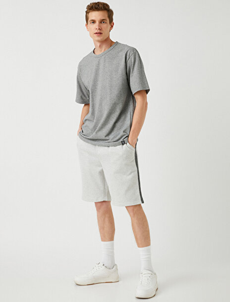 Koton Erkek Desenli Şeritli Şort