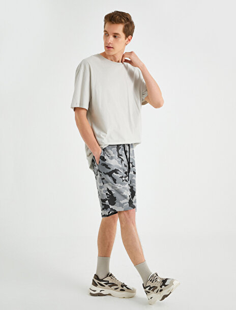 Koton Erkek Slim Fit Kamuflaj Desenli Şort Koton Erkek Slim Fit Kamuflaj Desenli Şort