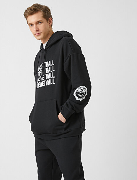 Koton Erkek Kapşonlu Basketbol Temalı Baskılı Kanguru Cepli Sweatshirt Koton Erkek Kapşonlu Basketbol Temalı Baskılı Kanguru Cepli Sweatshirt