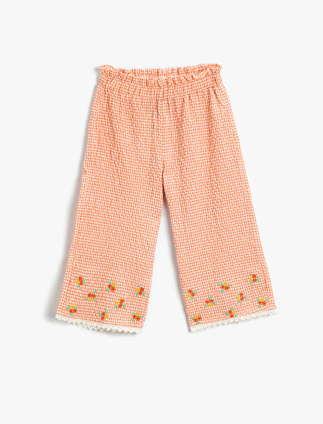 Koton Kız Çocuk Çiçek İşlemeli Pötikareli Geniş Paça Pantolon Koton Kız Çocuk Çiçek İşlemeli Pötikareli Geniş Paça Pantolon