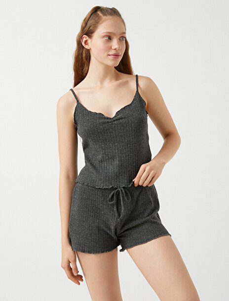 Koton Kadın Beli Lastikli Şort Dikiş Detaylı