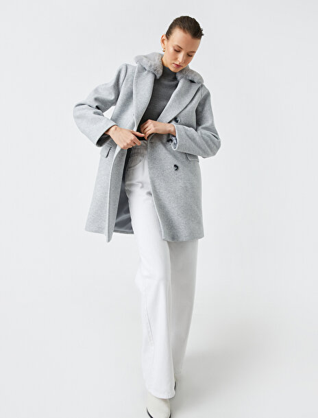 Koton Kadın Yakası Kürklü Cepli Düğmeli Uzun Kaban