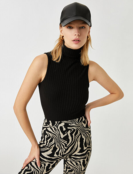 Koton Kadın Boğazlı Kolsuz Atlet