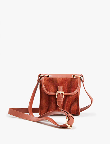 Koton Kadın Deri Detaylı Kadife Minik Çanta Koton Kadın Deri Detaylı Kadife Minik Çanta