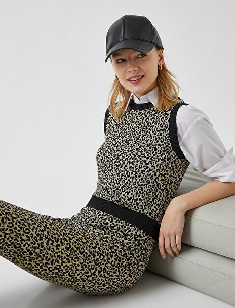 Koton Kadın Leoparlı Bisiklet Yaka Kolsuz Kazak
