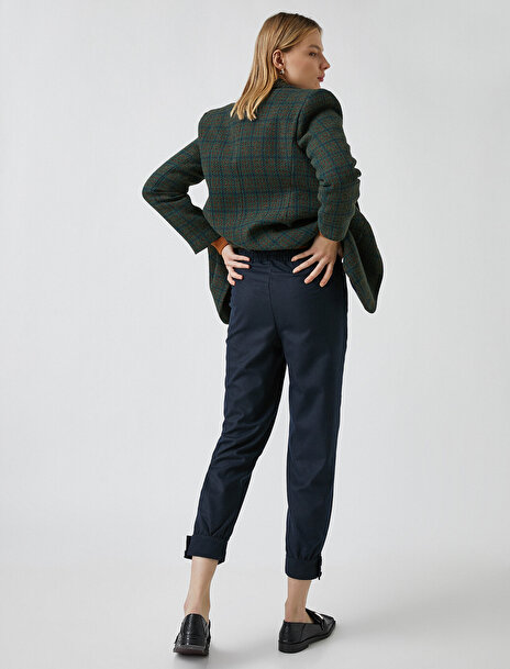 Koton Kadın Paçaları Düğmeli Havuç Pantolon