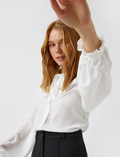Koton Kadın Yakası Kolları Fırfırlı Gömlek