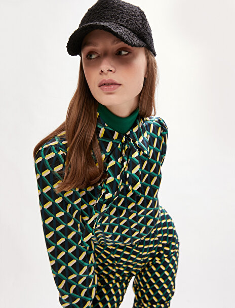 Koton Kadın Fular Yaka Etnik Desenli Saten Gömlek Koton Kadın Fular Yaka Etnik Desenli Saten Gömlek