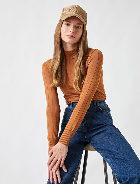 Koton Kadın Çizgili Yarım Balıkçı Yaka Triko Kazak