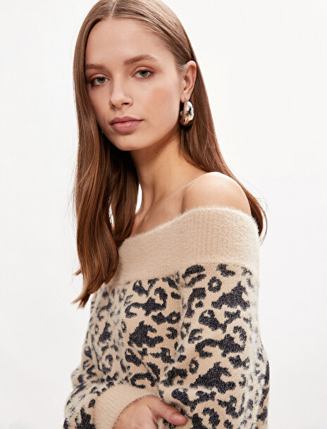 Koton Kadın Omuzları Açık Leopar Desenli Kazak