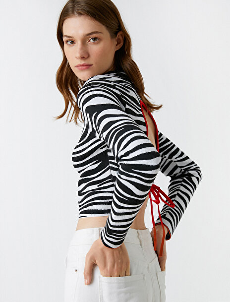 Koton Kadın Zebra Desenli Kazak Pencere Detaylı Koton Kadın Zebra Desenli Kazak Pencere Detaylı