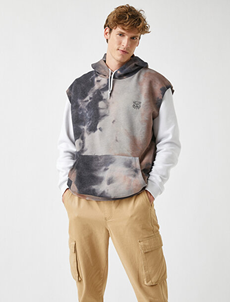 Koton Erkek Buldog İşlemeli Batik Kapşonlu Kolsuz Sweatshirt