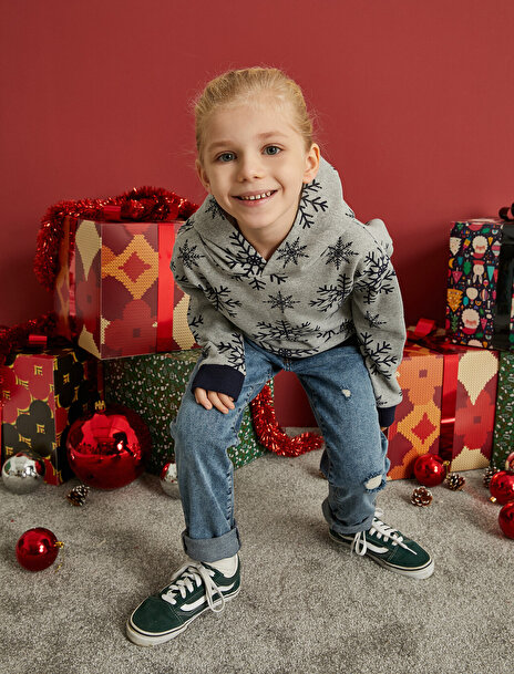 Koton Erkek Çocuk Yılbaşı Temalı Baskılı Kapüşonlu Sweatshirt Uzun Kollu