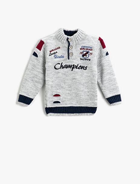 Koton Erkek Çocuk Yazı İşlemeli Yakası Düğmeli Kazak