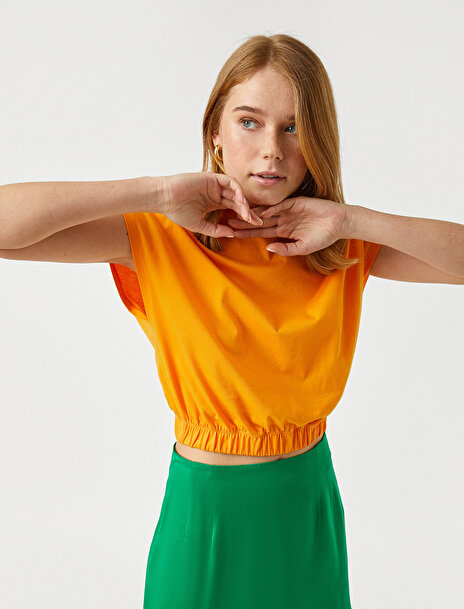 Koton Kadın Beli Lastikli Pamuklu Crop Basic Tişört Koton Kadın Beli Lastikli Pamuklu Crop Basic Tişört