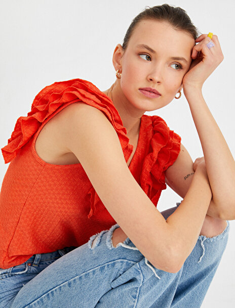 Koton Kadın Kolsuz Fırfırlı Desenli Bluz