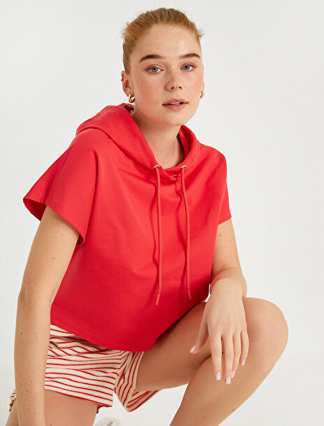 Koton Kadın Crop Sweatshirt Kapüşonlu Kısa Kollu Koton Kadın Crop Sweatshirt Kapüşonlu Kısa Kollu