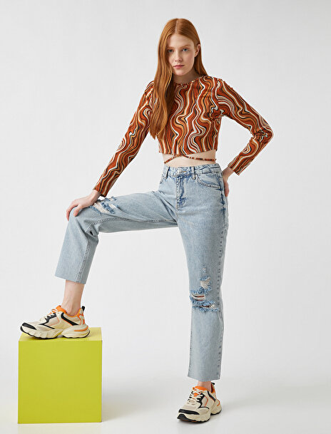 Koton Kadın Paçası Yırtık Straight Fit Kot Pantolon