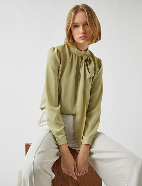 Koton Kadın Fular Detaylı Bluz Uzun Kollu