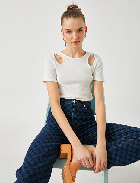 Koton Ole Genç Kız Yakası Pencere Detaylı Tişört