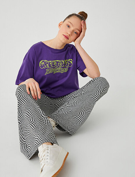 Koton Kadın Greetings Earthlings Lisanslı Kısa Kollu Oversize Tişört