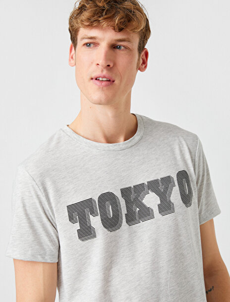 Koton Erkek Slim Fit Tokyo Baskılı Tişört