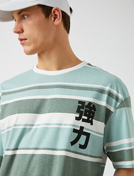 Koton Erkek Oversize Japonca Baskılı Tişört Koton Erkek Oversize Japonca Baskılı Tişört
